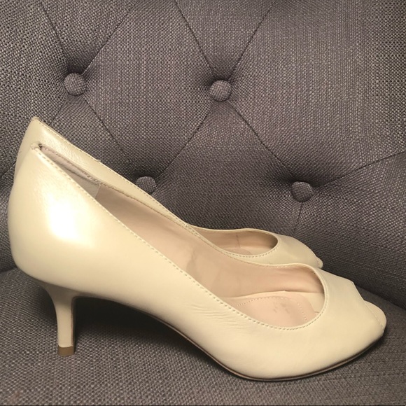 Tahari | Shoes | Tahari Peeptoe Jayne Cream Pumps Size 8 | Poshmark